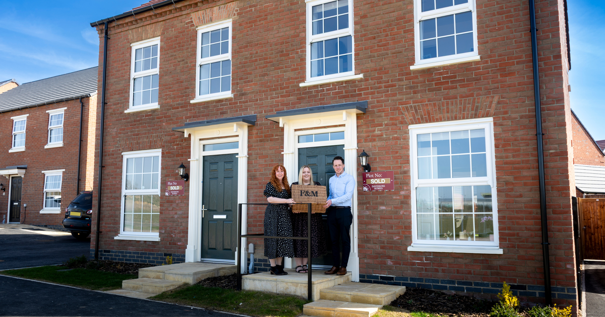 Priors Hall Park Celebrates its 2,000th New Home!